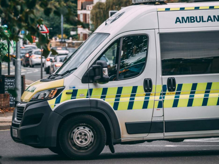 Com actuar quan s'acosta una ambulància